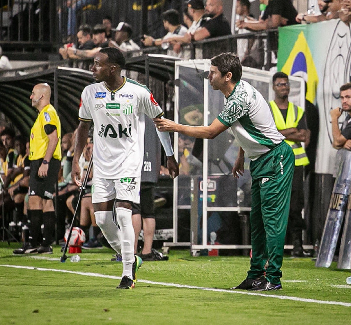 Ex-Botafogo, Lúcio Flávio vence primeira e tira time da lanterna em MG | Ge