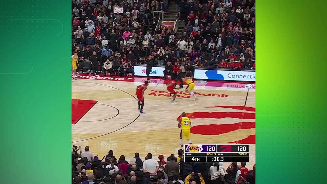 LeBron dá passe no último lance ao invés de arremessar e faz menor ...