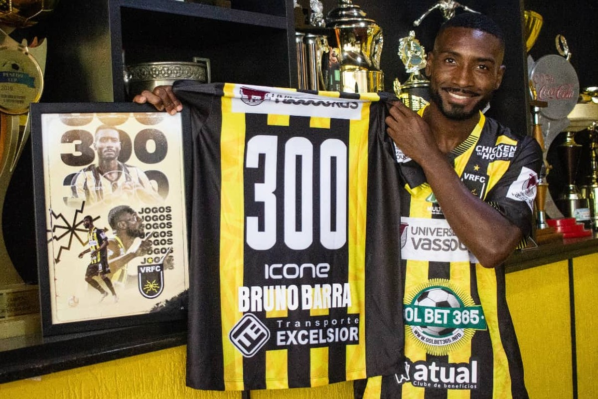 Bruno Barra completa 300 jogos e recebe homenagem do Volta Redonda ...