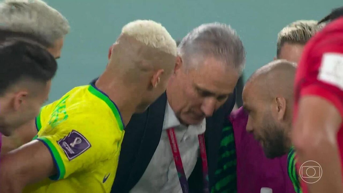 Tite faz a "dança do Pombo" com Richarlison e web vibra; veja memes ...