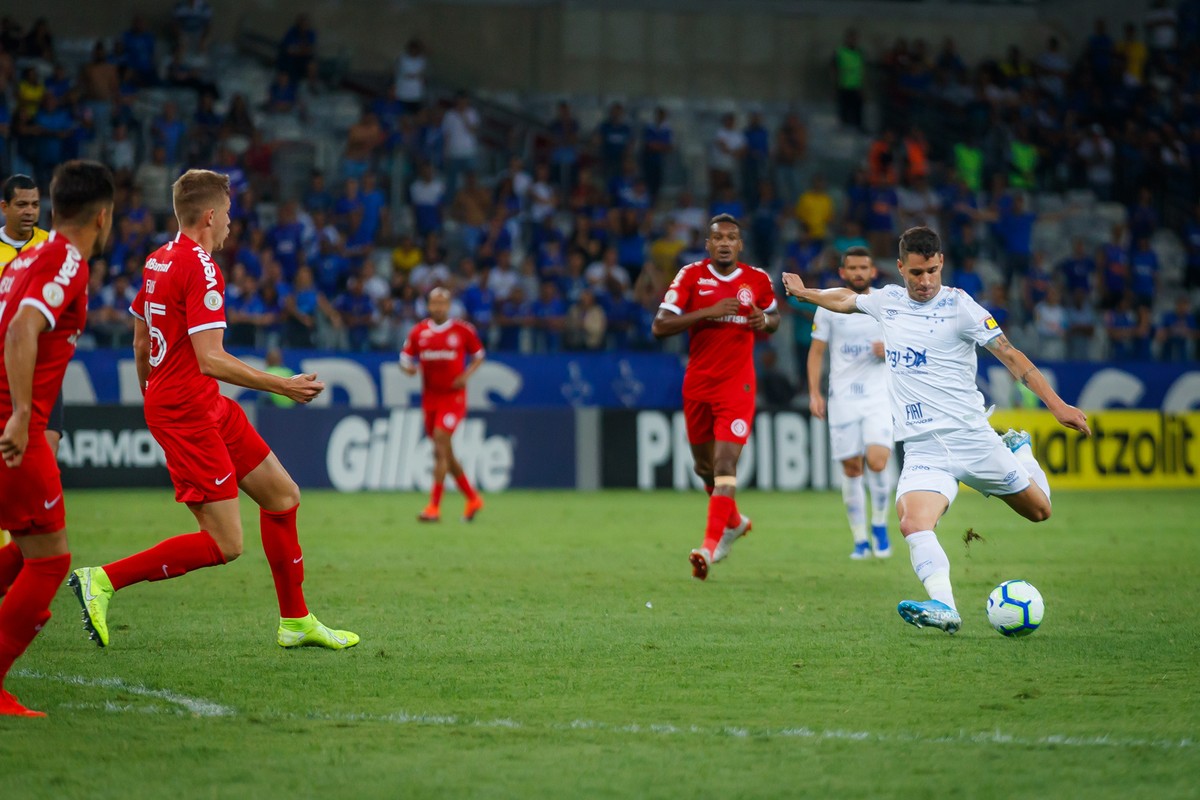 Por suspensão, Cruzeiro não terá Thiago Neves e Cacá para encarar o ...