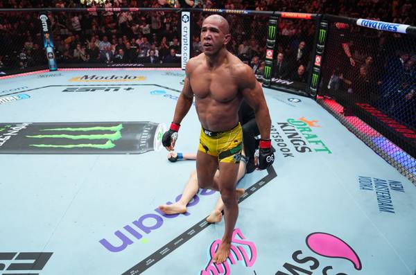 UFC 292: Robocop, Natália e Karine Silva atropelam rivais, e Pedro ...