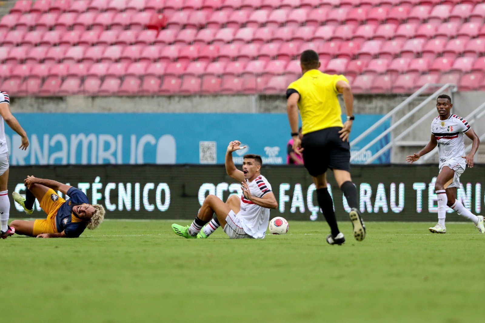 Sem Daniel Pereira e João Erick, Santa Cruz pode ter Baraka titular contra o América-MG | santa ...