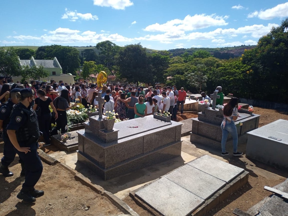 Corpo de Marcus Molinari, vítima de acidente aéreo, é enterrado em ...