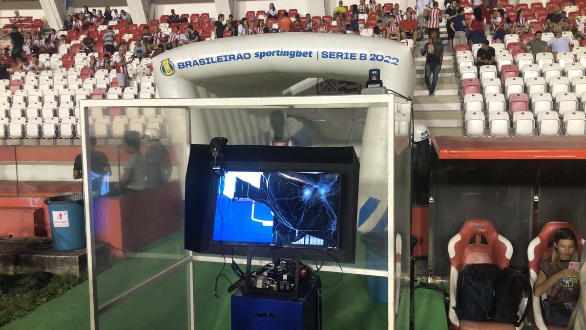 Monitor do VAR é danificado durante aquecimento do Náutico antes de ...