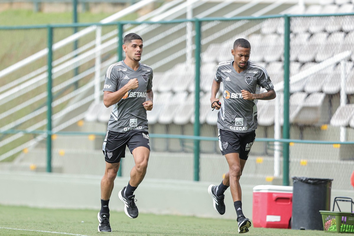 Ademir desembarca em Salvador para assinar contrato com o Bahia | bahia ...