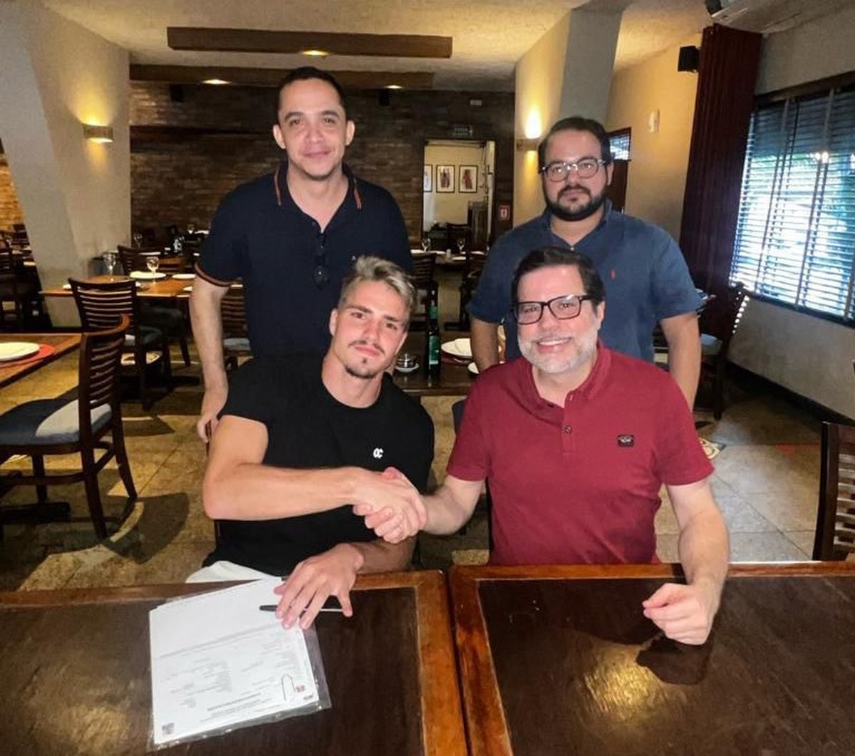 Santa Cruz oficializa renovação com Matheus Melo e aumenta multa do ...