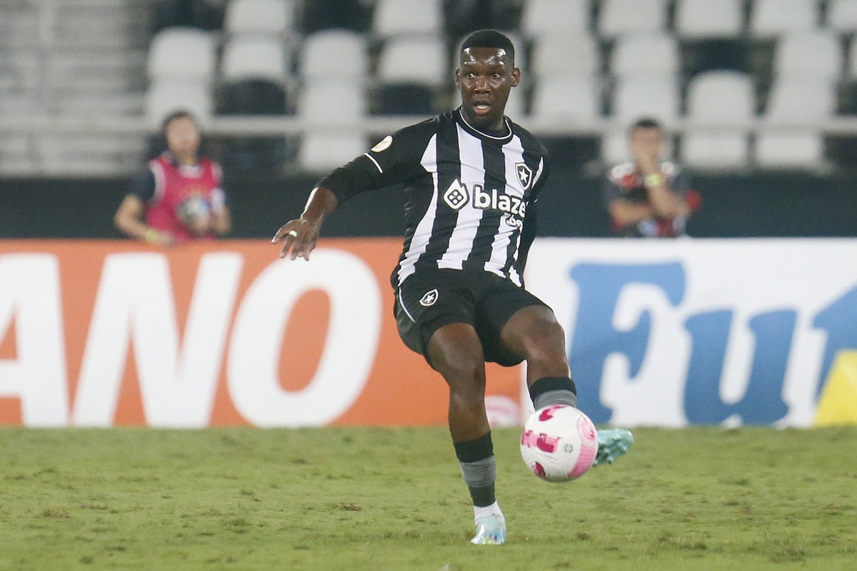 Patrick investe no corpo e na mente para dar volta por cima no Botafogo ...