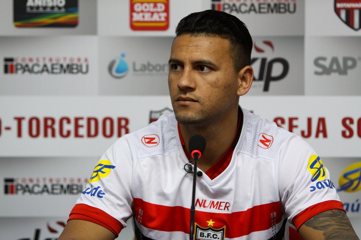 "Estava na mão e deixamos passar", diz Alex sobre chances do Botafogo ...