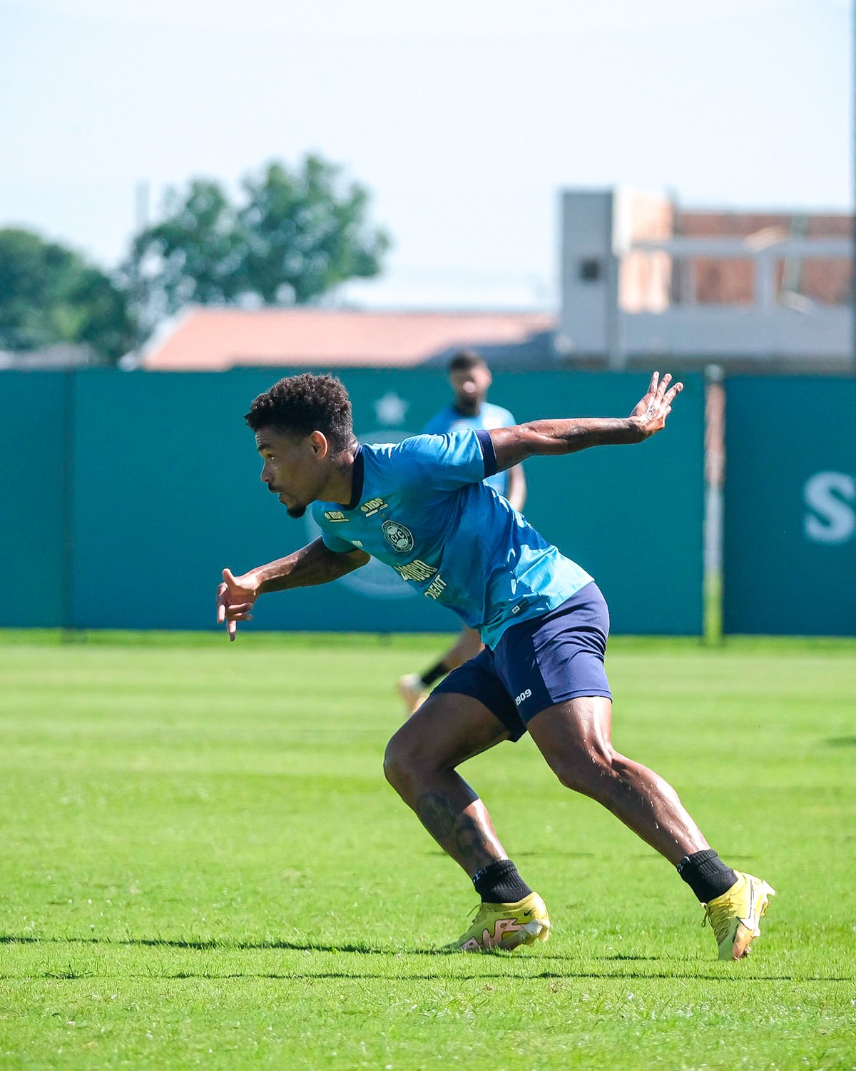 Júnior Urso volta a treinar com o elenco do Coritiba após dois meses ...