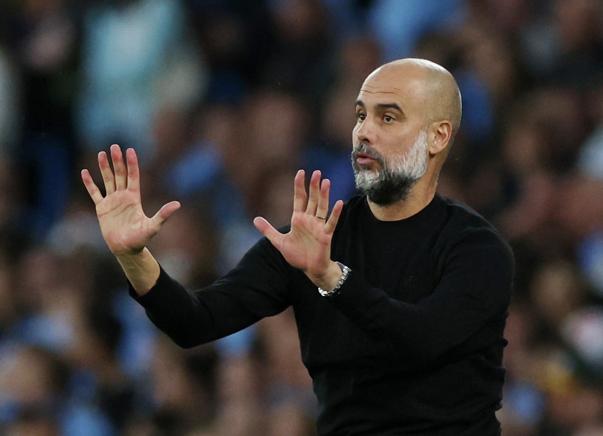 Guardiola passa por cirurgia nas costas e só voltará ao Manchester City ...