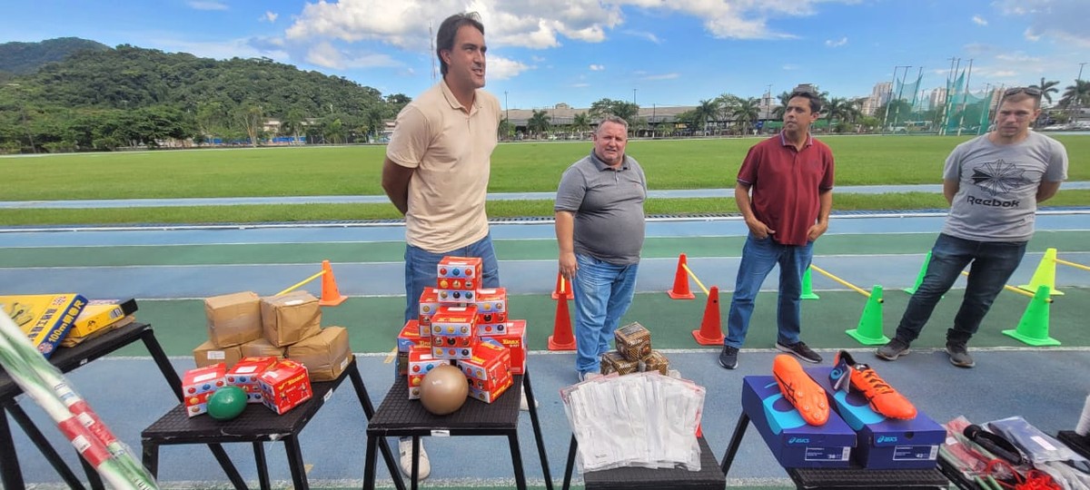 Equipe de atletismo recebe equipamentos modernos em Praia Grande ...