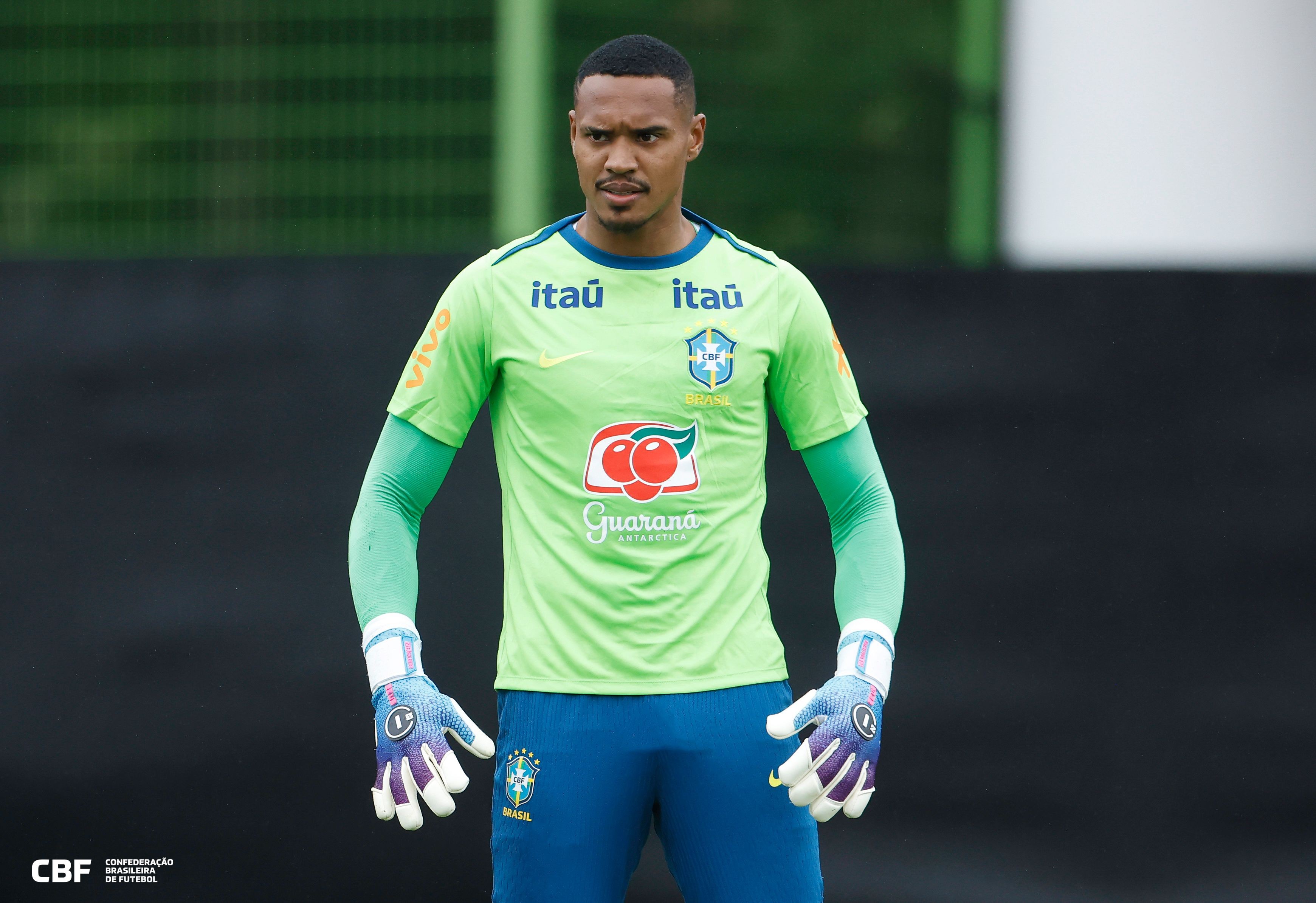 Goleiro John, do Nottingham Forest, é convocado para a seleção ...