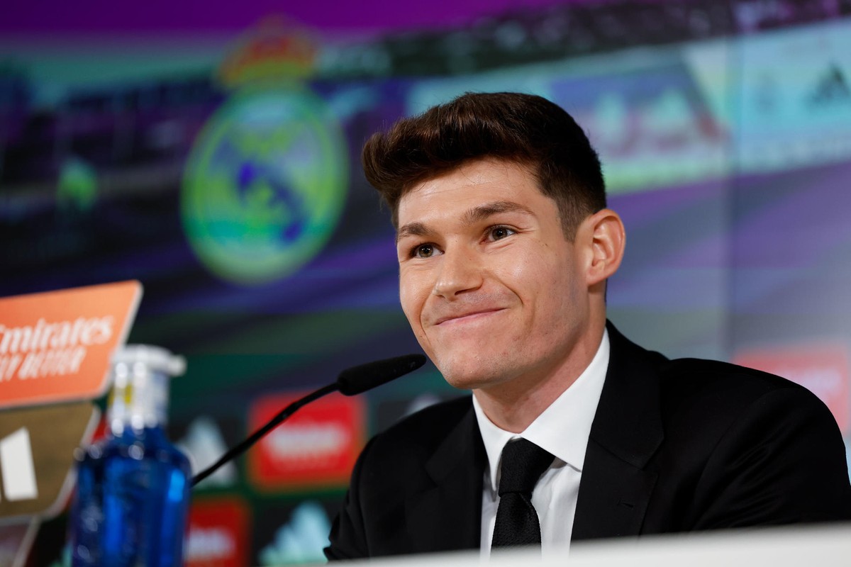 Fran García é apresentado pelo Real Madrid: "Meu sonho era voltar ...