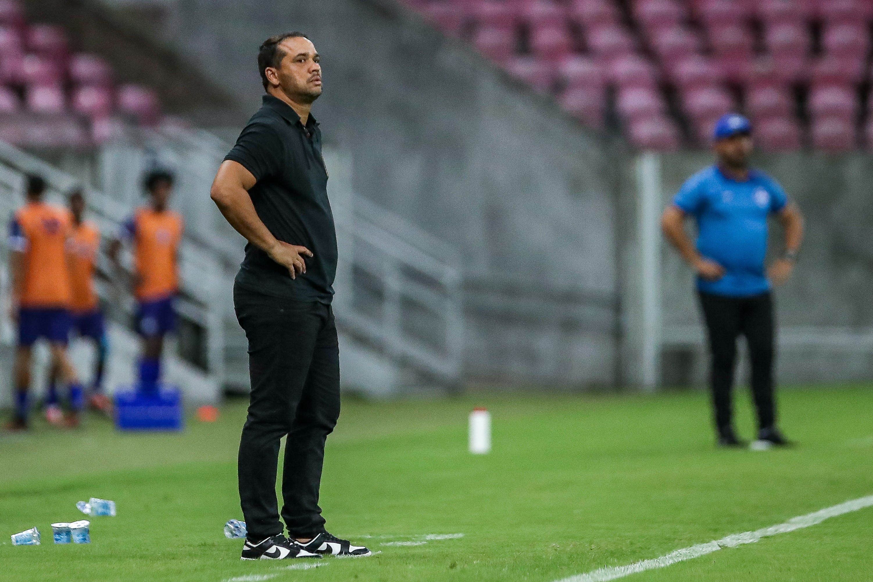 Após derrota na estreia do Pernambucano, Retrô demite o técnico Dico ...