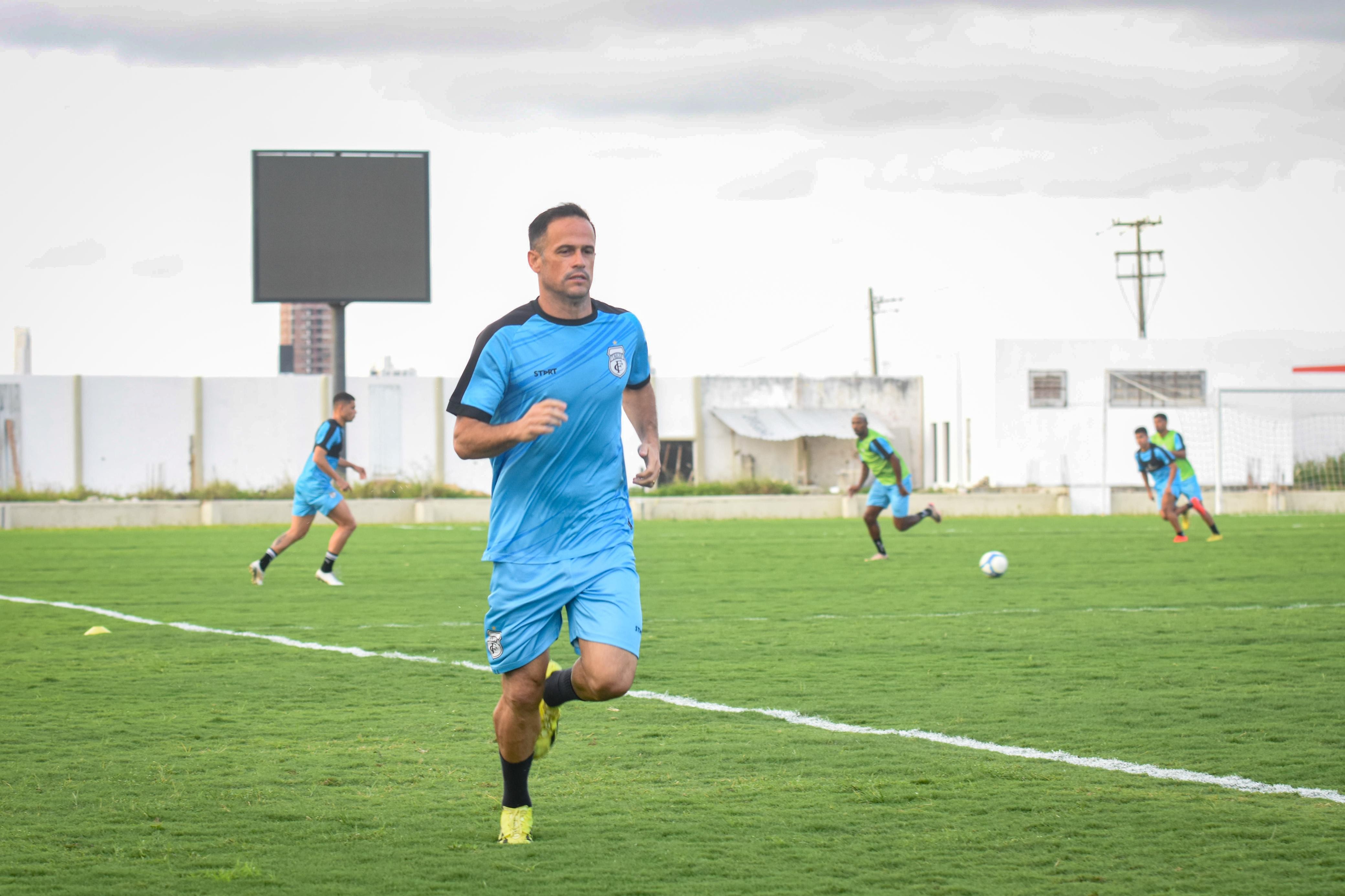 Pipico se apresenta no Treze e minimiza críticas à idade: “Eu me cuido ...