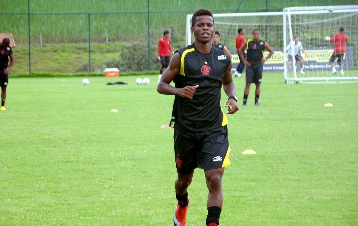 Ex-joia do Fla, meia Erick Flores é emprestado pelo Boavista ao Brasiliense