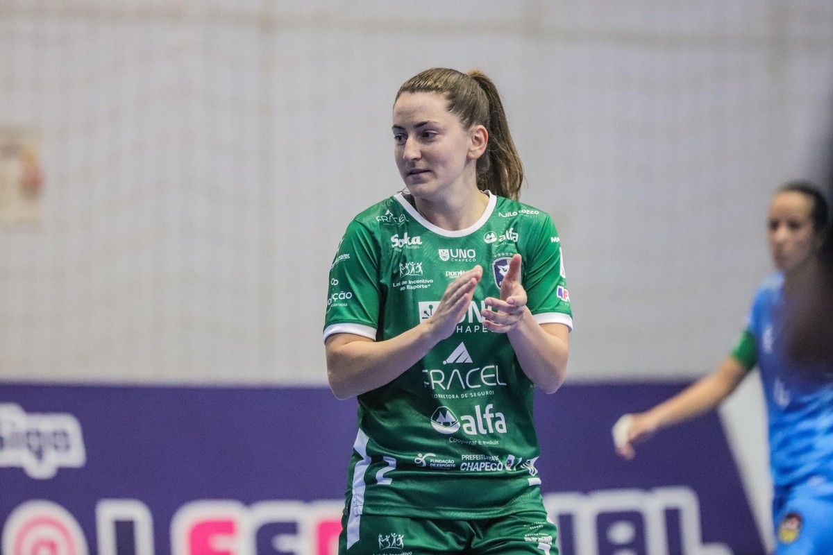 Ala-direita da Female é indicada entre as dez melhores do mundo no ...