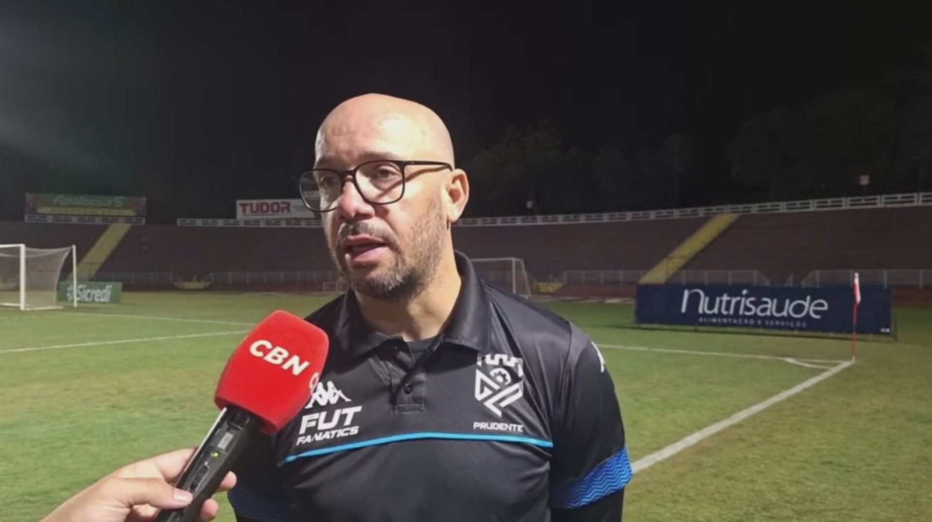 Foi pênalti? Rogério Corrêa fica na bronca com árbitro em Noroeste x ...