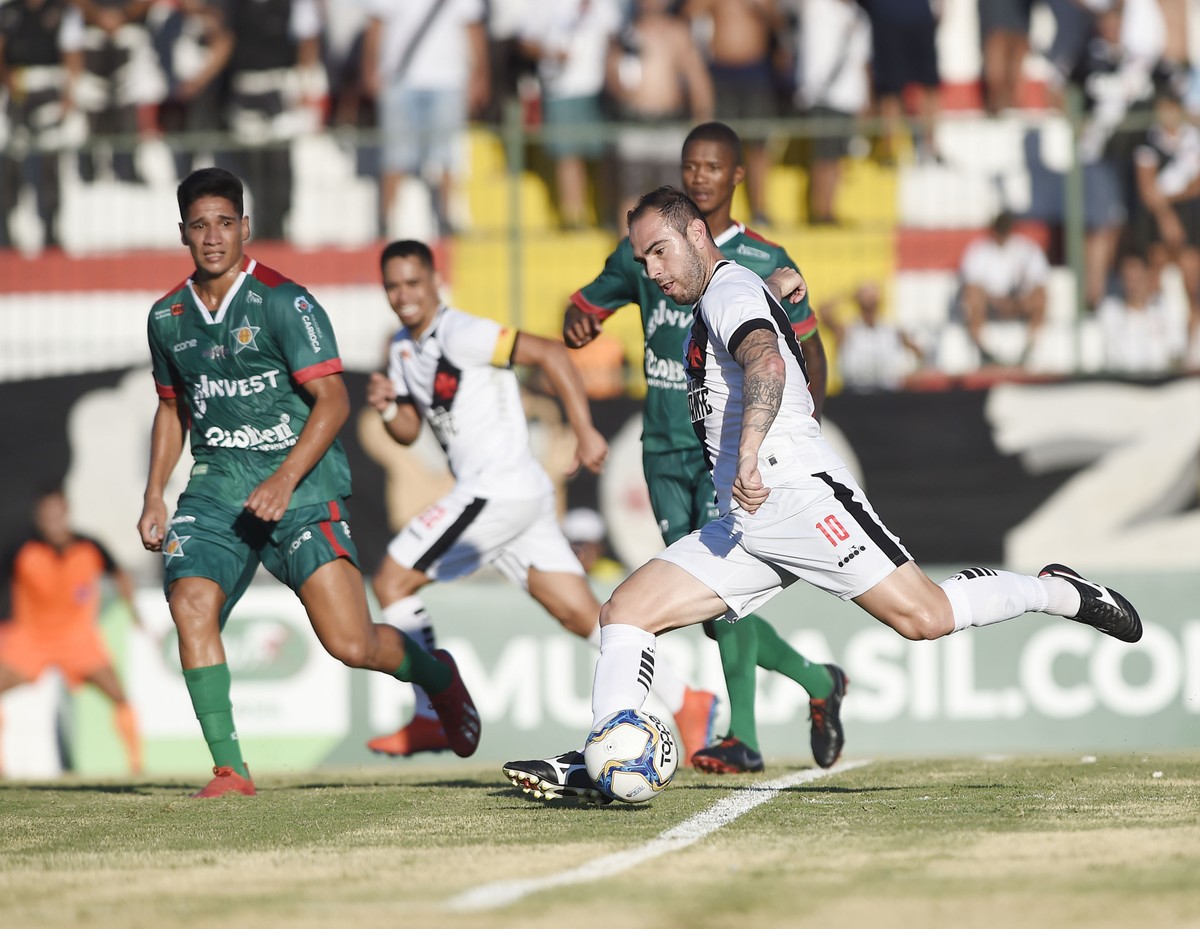 Condições ruins e tarde discreta: Bruno César estreia pelo Vasco e ...