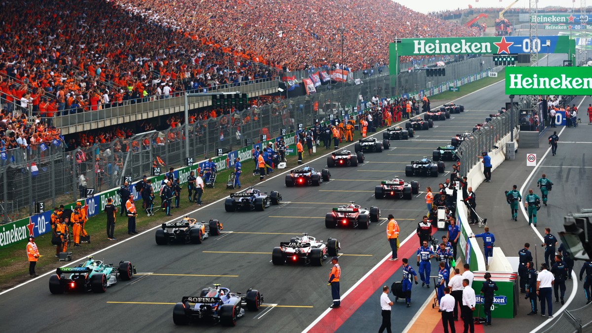 Verstappen vence caótico GP da Holanda e iguala recorde de Vettel na F1