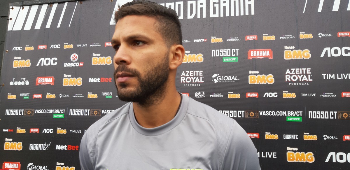 Titular em fim de contrato, Henríquez tem futuro indefinido no Vasco ...