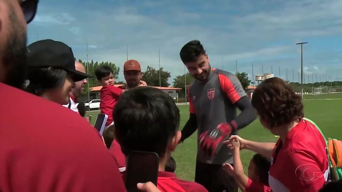 Vídeo: torcida incentiva os jogadores do CRB no último treino antes da ...