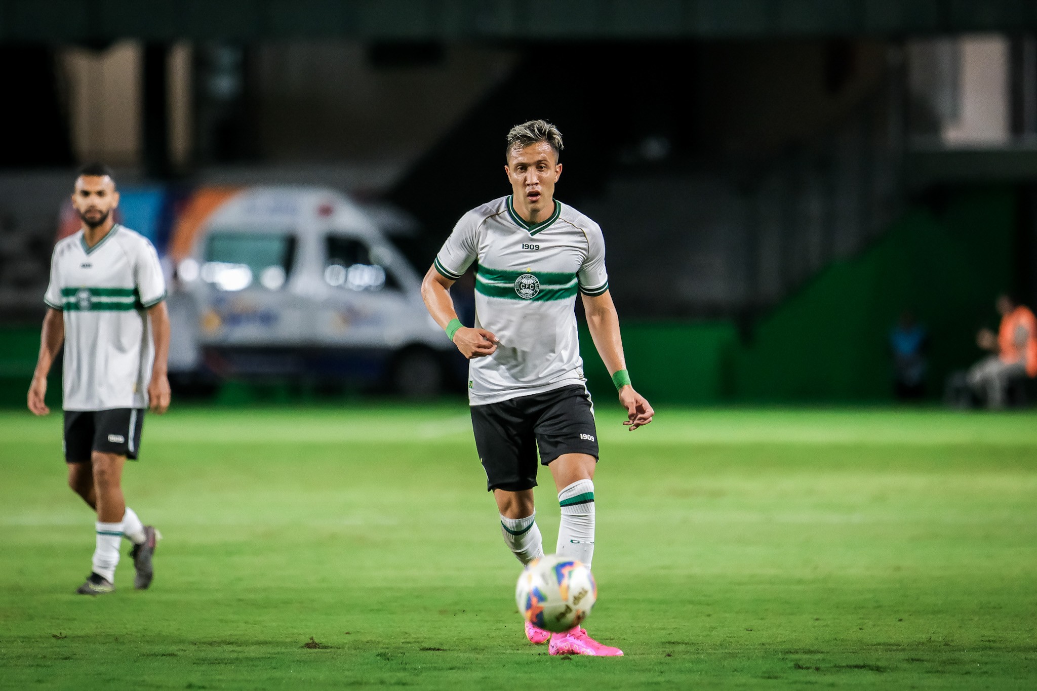 Vice-artilheiro do Coritiba, Matheus Frizzo ganha espaço e ajuda ...