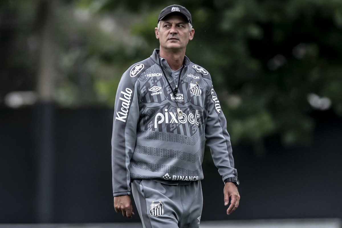 Lisca tem aproveitamento inferior ao de Bustos nos mesmos jogos e vê ...