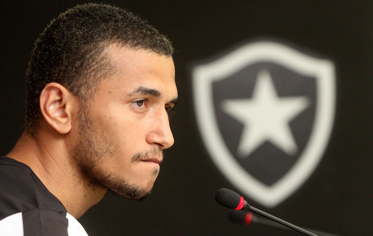 Hoje rival no Sport, Rogério relembra queda pelo Botafogo, em 2014 ...