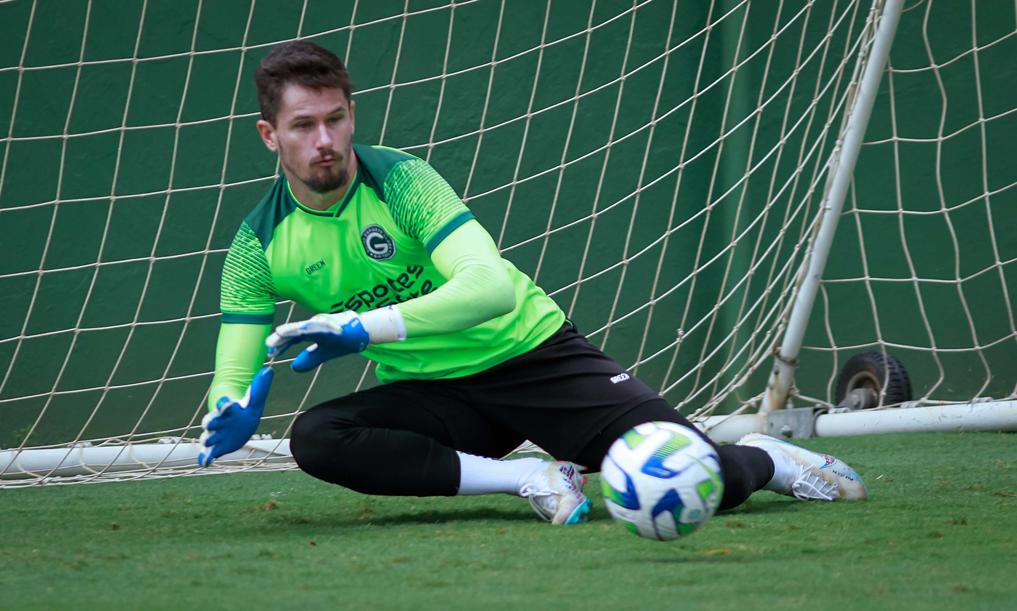 Contratações do Goiás para 2024: veja quem chega, quem fica e quem vai ...