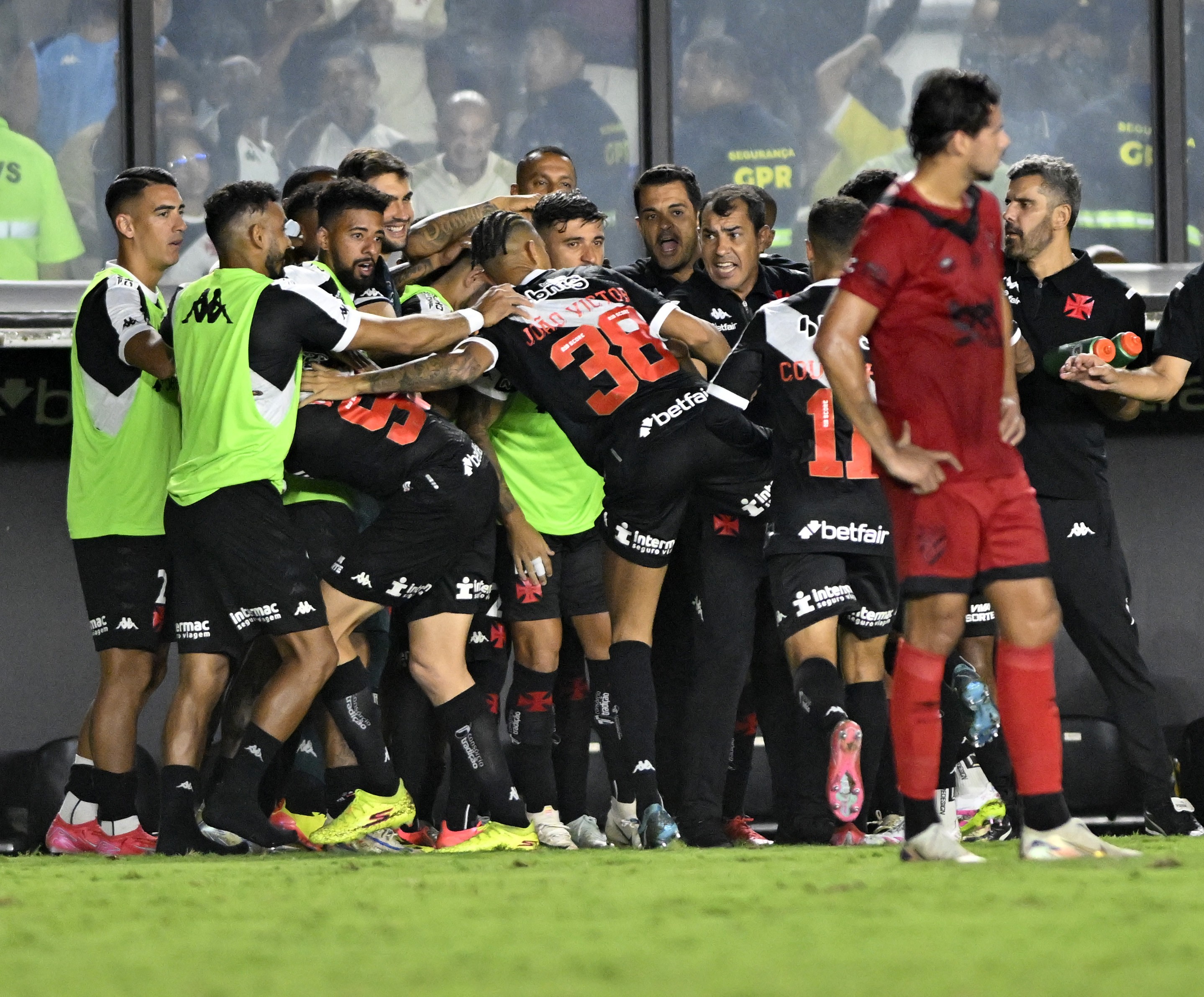 100% em casa: Carille venceu todos os jogos com o Vasco em São Januário ...