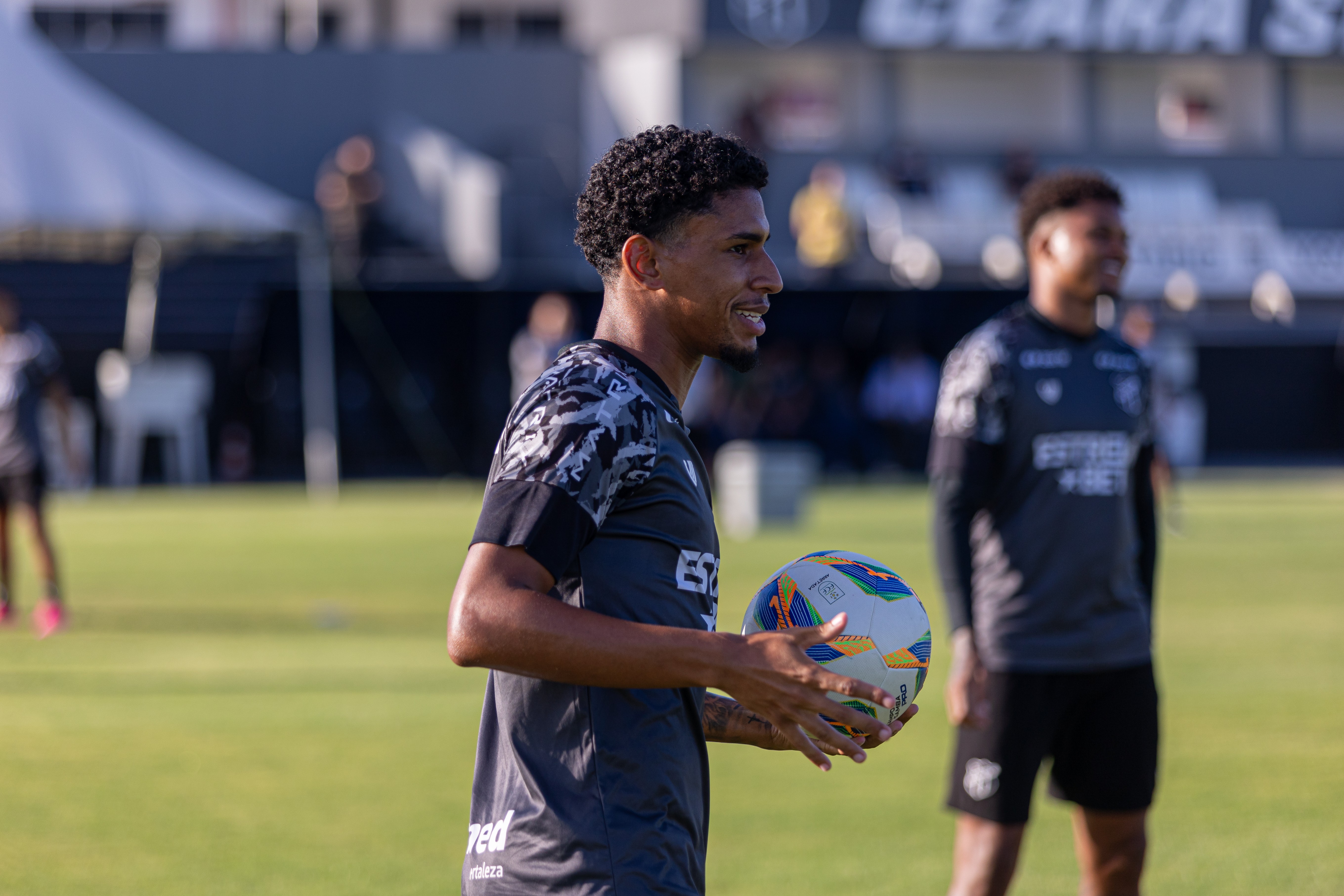 Votuporanguense acerta com lateral e mais um atacante para a A2 | Ge