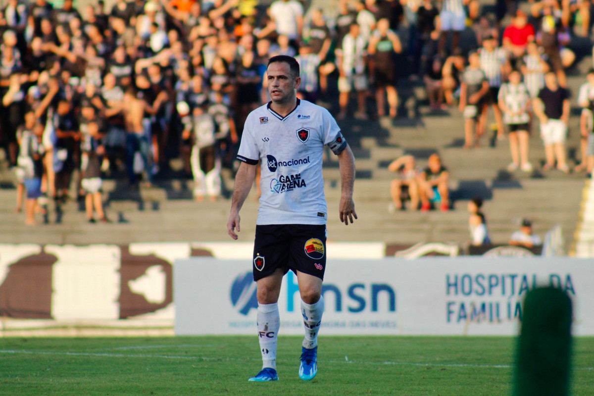 Artilheiro do Botafogo-PB na temporada, Pipico vive seca de gols há ...