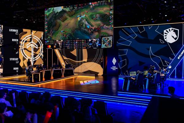 LCS pode ter número de times reduzido, diz caster | lol | ge
