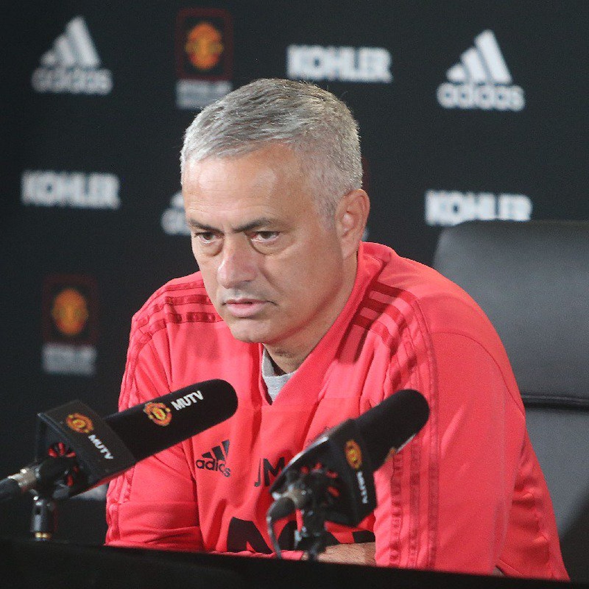Mourinho responde a cinco de seis perguntas em 3m32s de entrevista ...