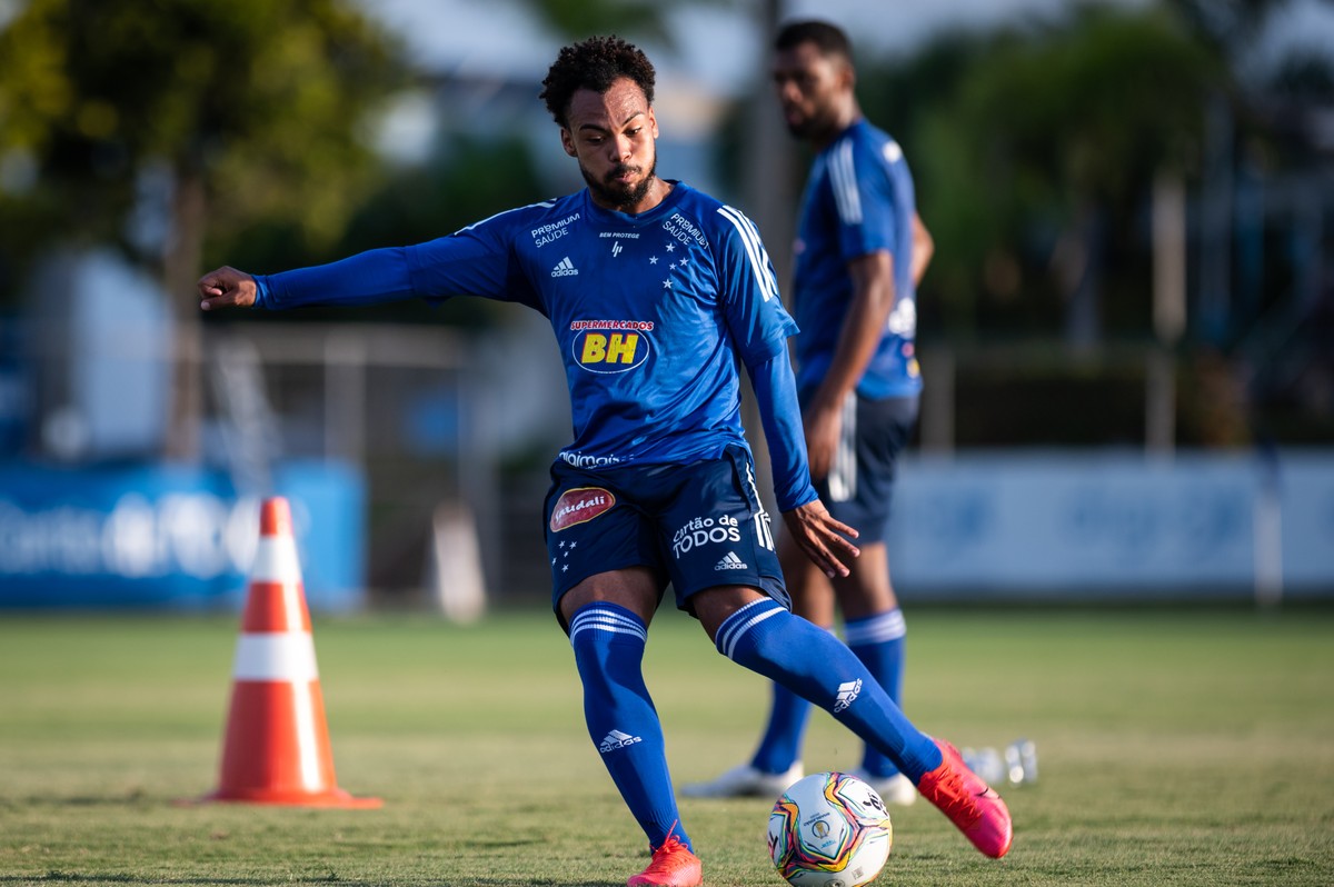 Saída para o Botafogo não vinga, e Claudinho busca mais espaço no ...
