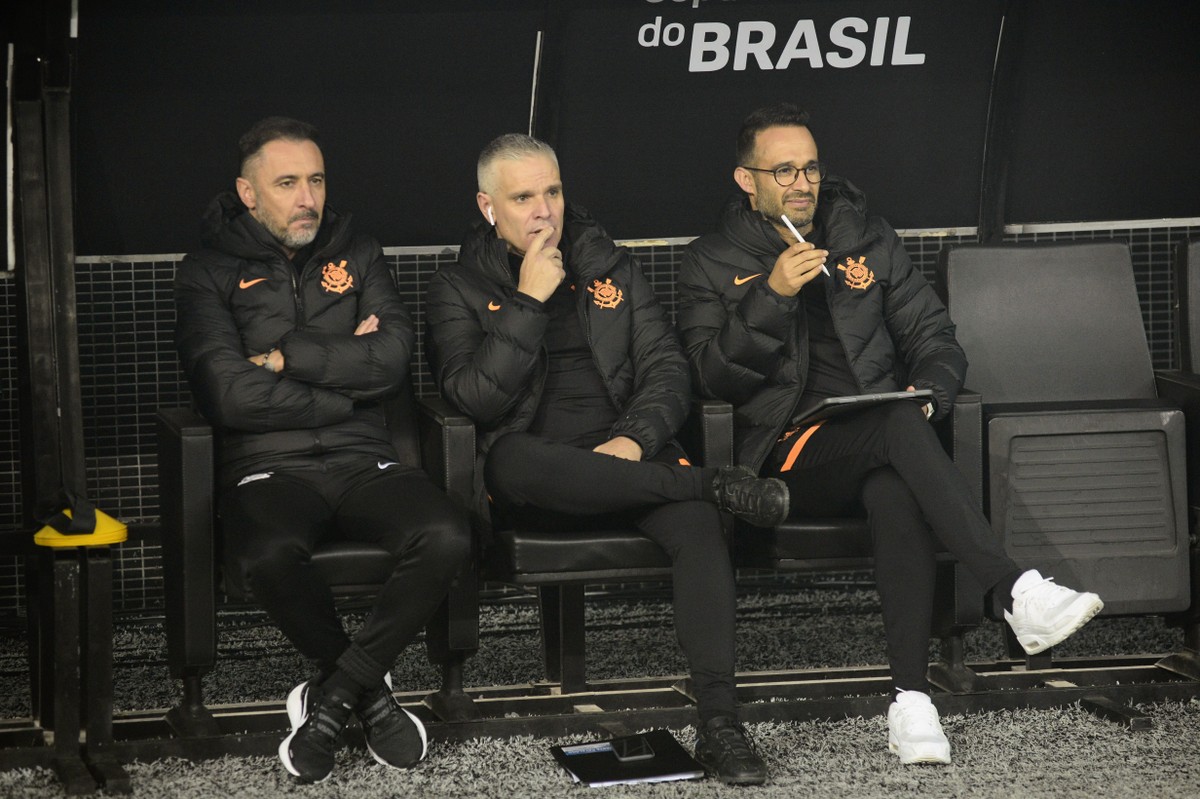 Sem divergências, Flamengo projeta anúncio de Vitor Pereira; veja ...