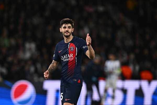 Beraldo celebra estreia na Champions e recebe elogios no PSG | liga dos ...