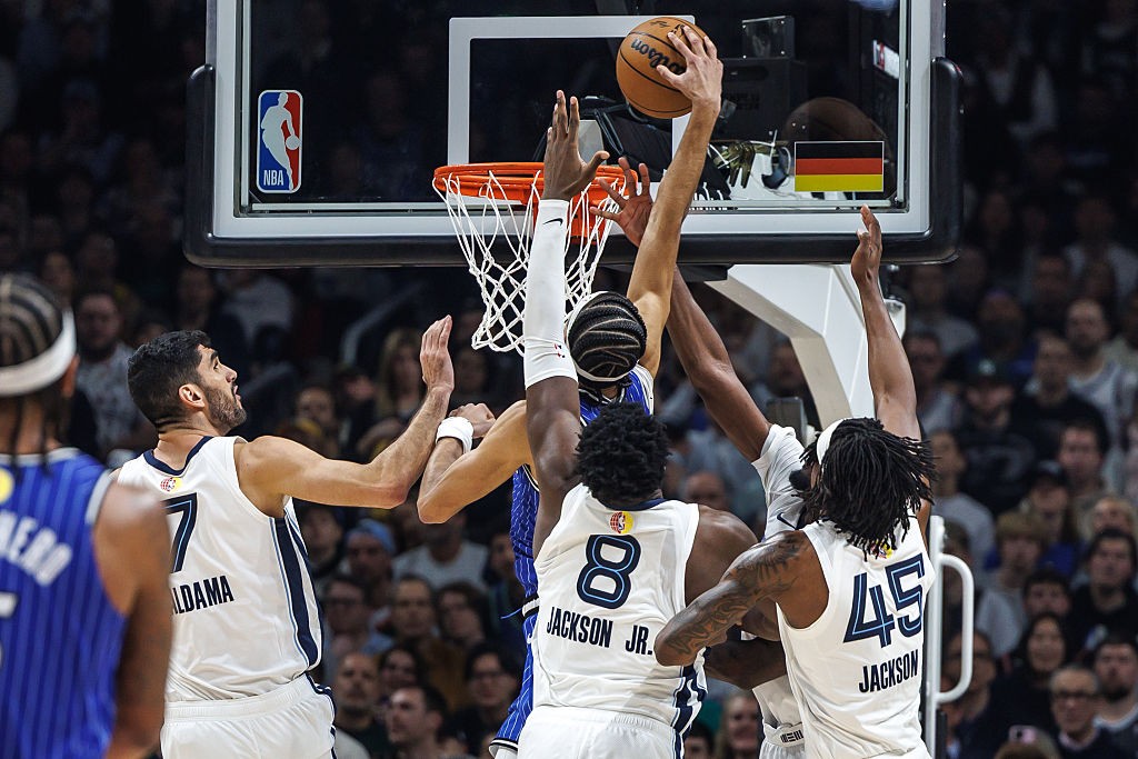 Anthony Black supera quatro rivais e crava dunk espetacular na NBA ...