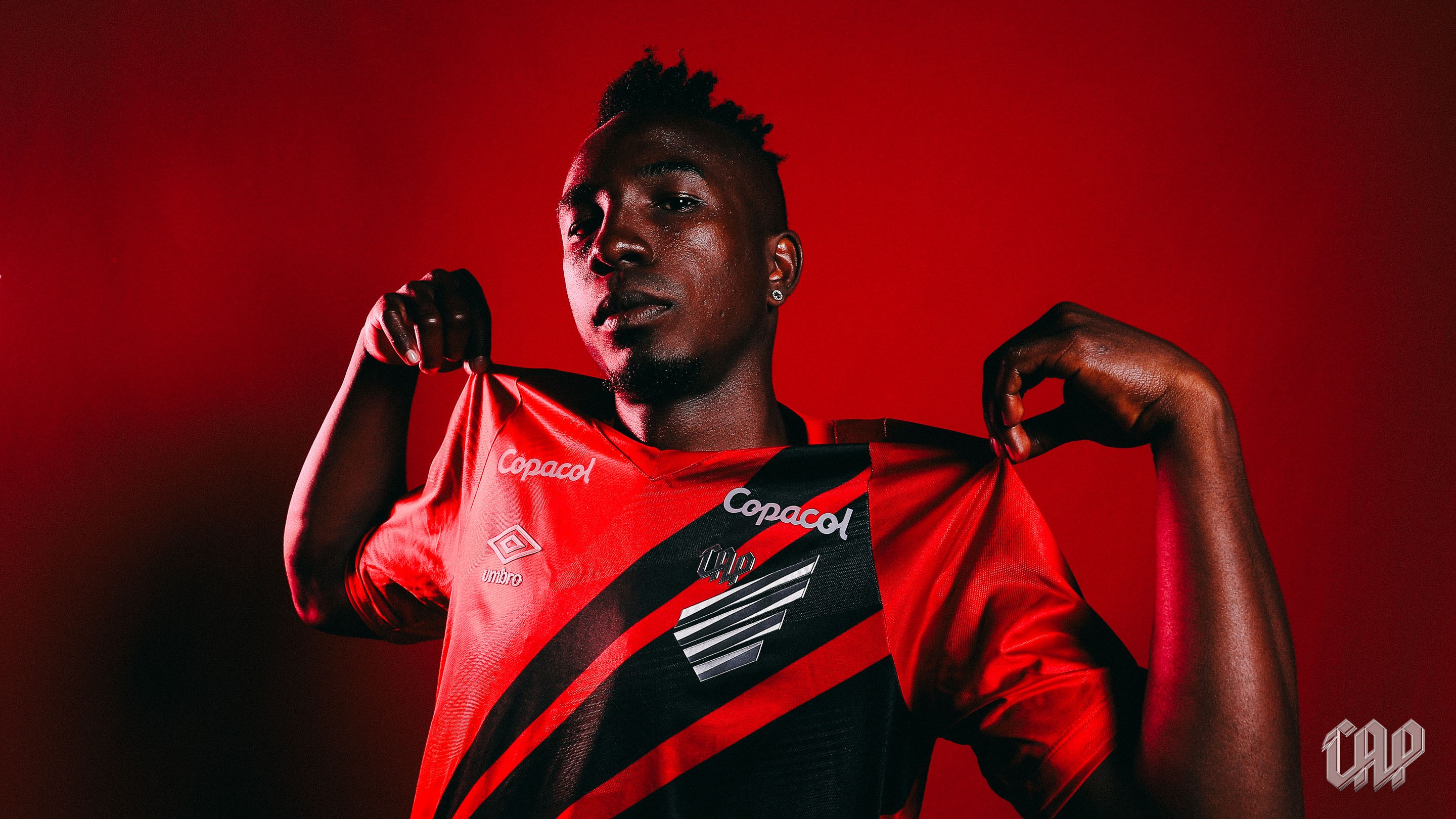 Athletico oficializa contratação do atacante colombiano Kevin Velasco | Ge