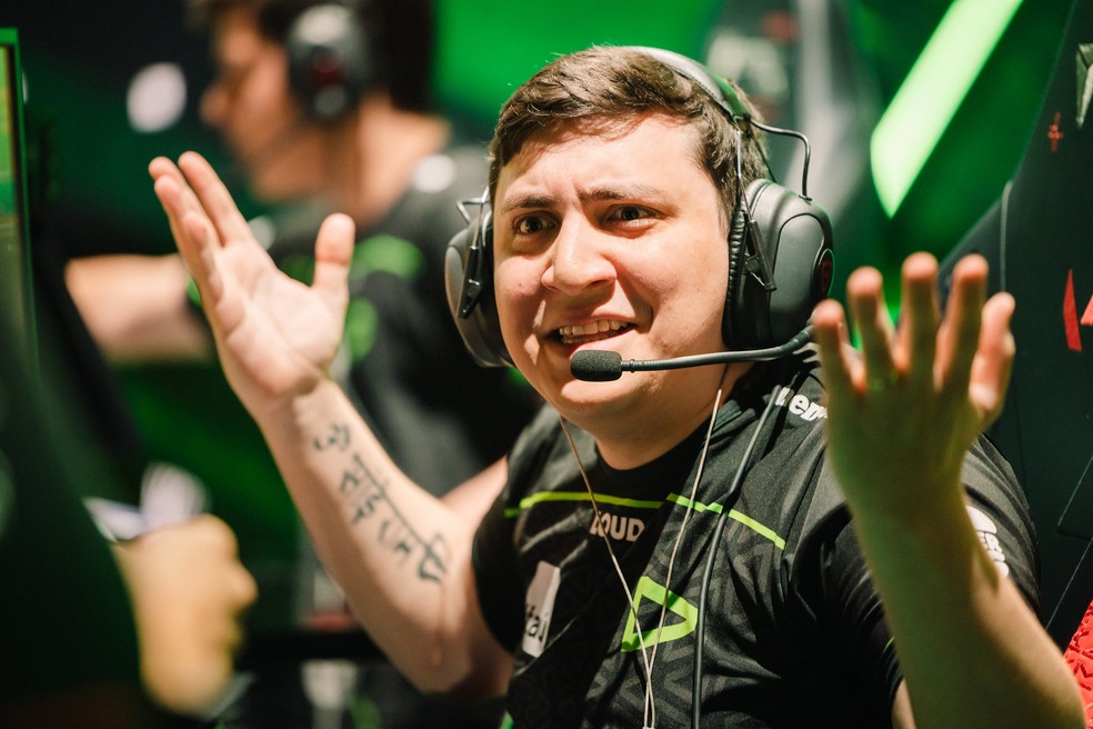 Saadhak commits to LOUD for two more years