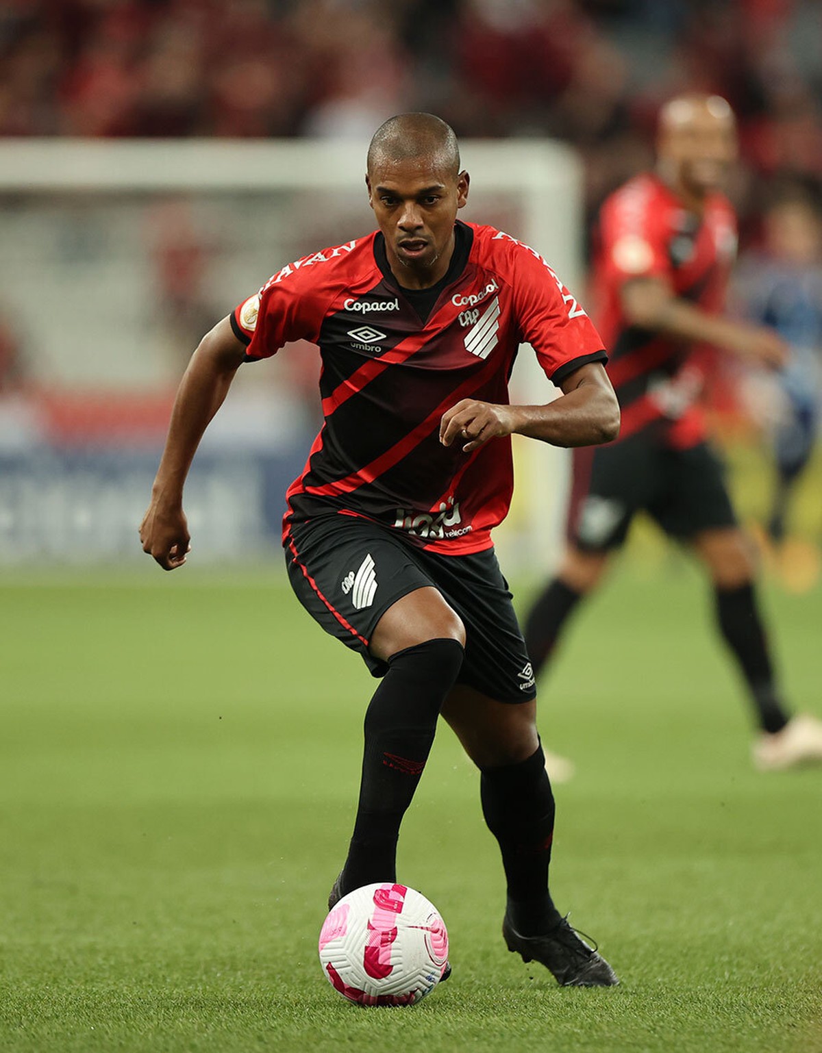 No retorno ao Brasil, Fernandinho encerra temporada em alta no ...