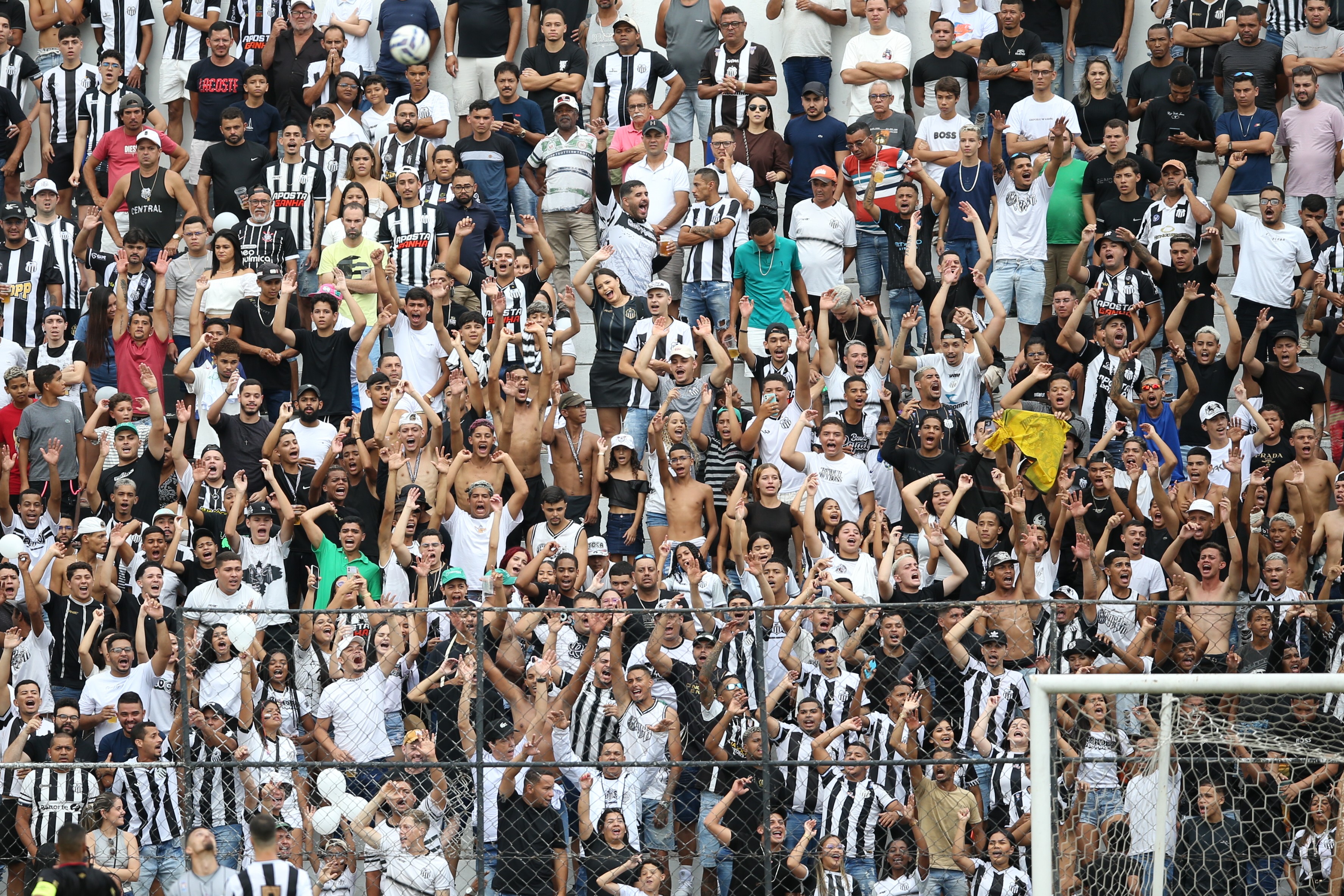 Central consegue efeito suspensivo e terá torcida na Série D | Ge