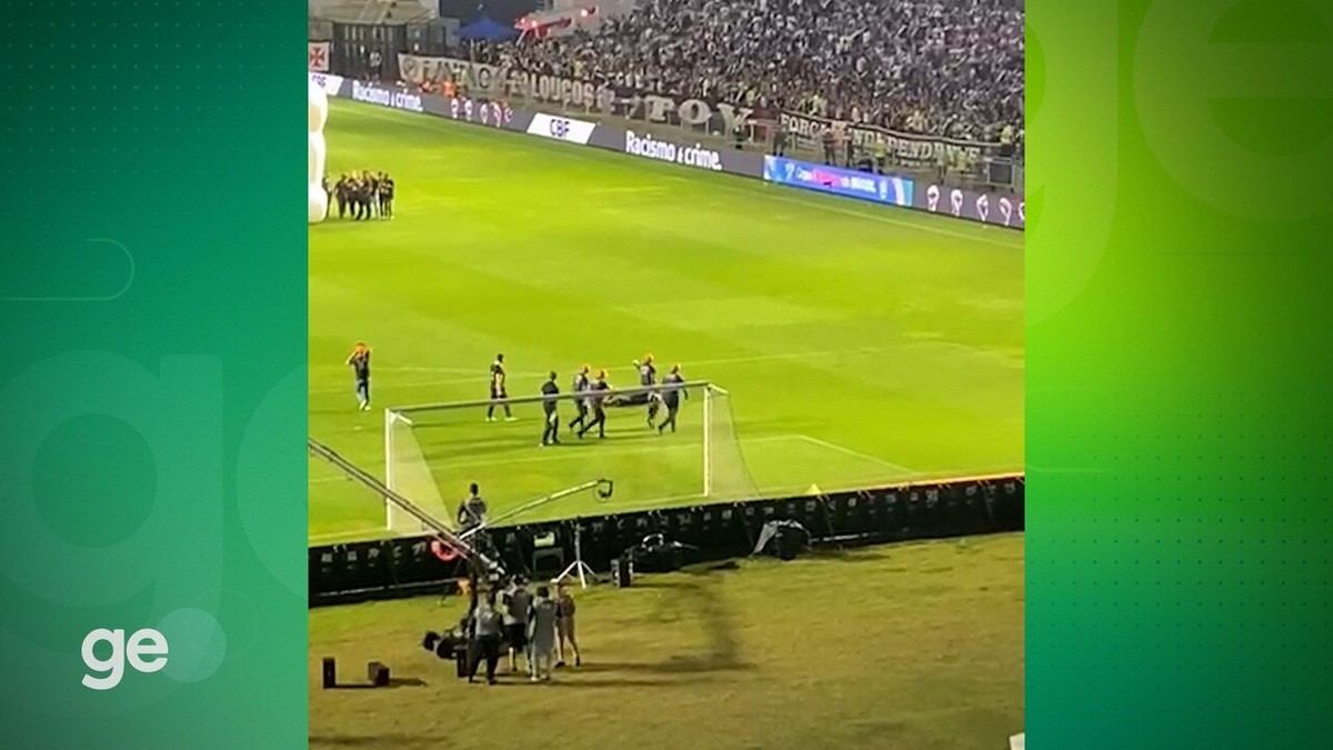 Vasco x Atlético-GO: torcedor sofre fratura ao cobrar pênalti em campo ...