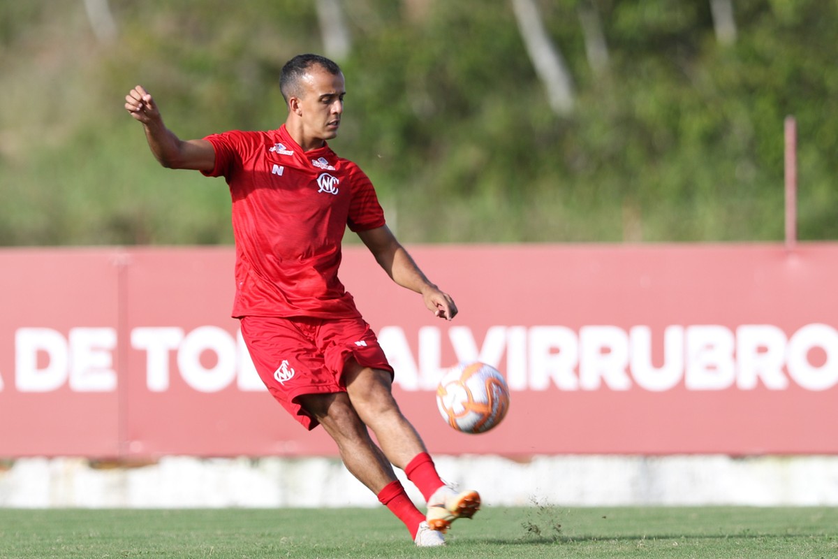 Matheus Carvalho volta a treinar e reforça Náutico em decisão | náutico ...