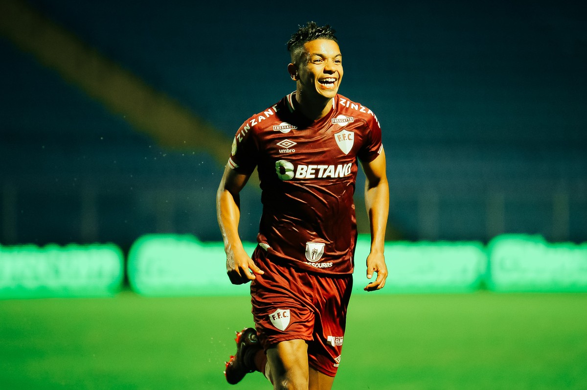 David Braz fala sobre as cobranças de Diniz em vitória do Fluminense ...