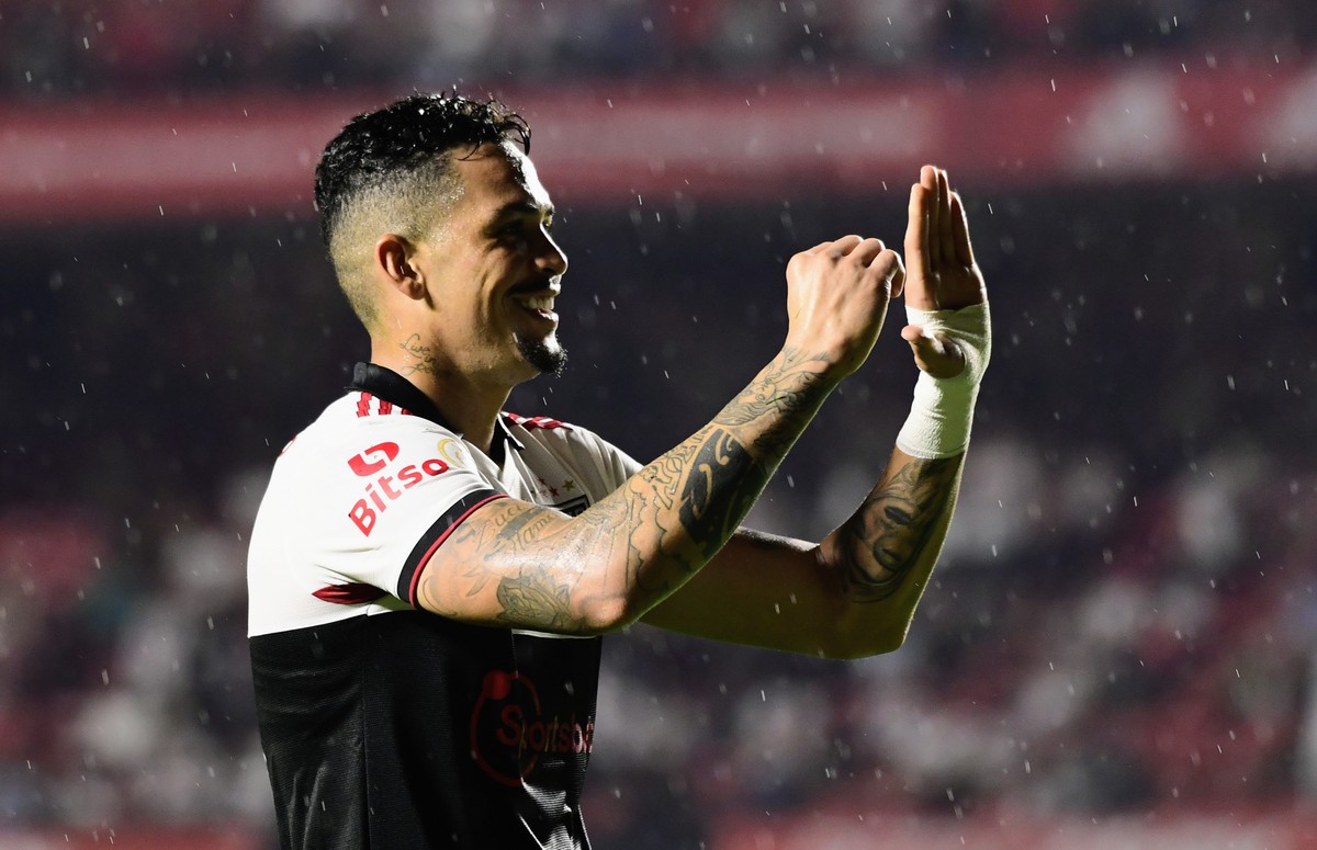 Luciano chega a 50 gols pelo São Paulo: "Trocaria 49 pelo título da Sul ...