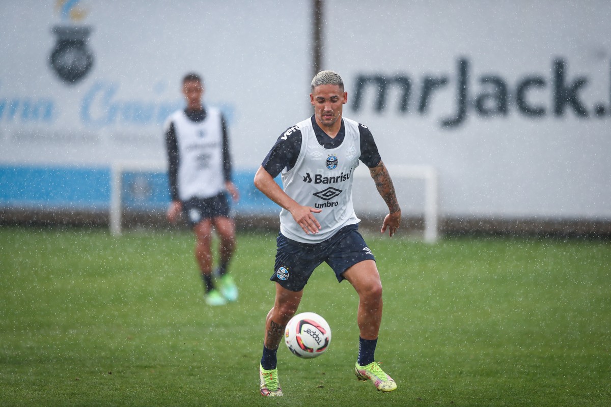 Jhonata Robert se recupera de lesão e é relacionado no Grêmio pela ...