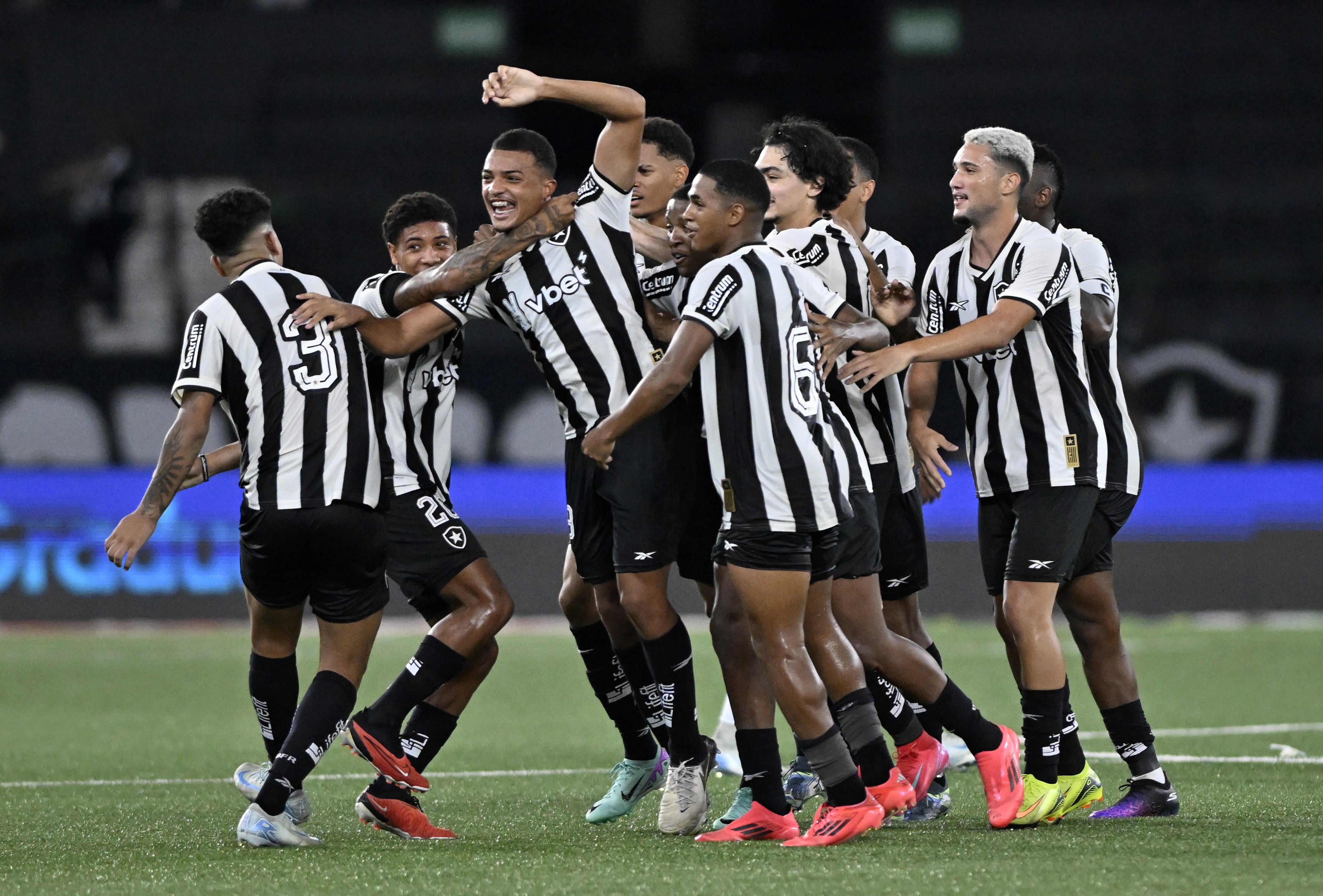 Análise: mudanças surtem efeito, e Botafogo tem cara nova em boa ...